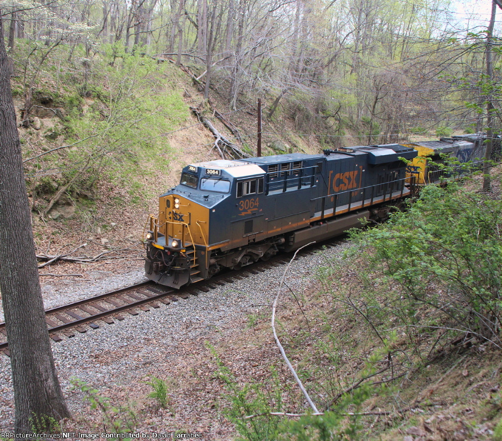 CSX 3064 leading E705 westbound
